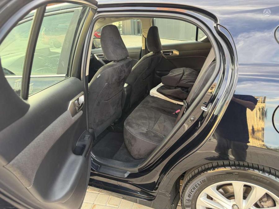 Melns Lexus CT 200h 2014 Klaipėda, ar dzinēja tilpumu 1.80 L un nobraukumu 330 tūkst. km par 11500 €, foto 14 vietnē AUTOMOTO.COM.LV