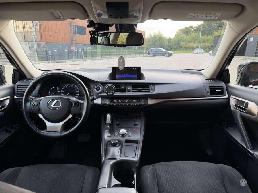 Melns Lexus CT 200h 2014 Klaipėda, ar dzinēja tilpumu 1.80 L un nobraukumu 330 tūkst. km par 11500 €, foto 15 vietnē AUTOMOTO.COM.LV