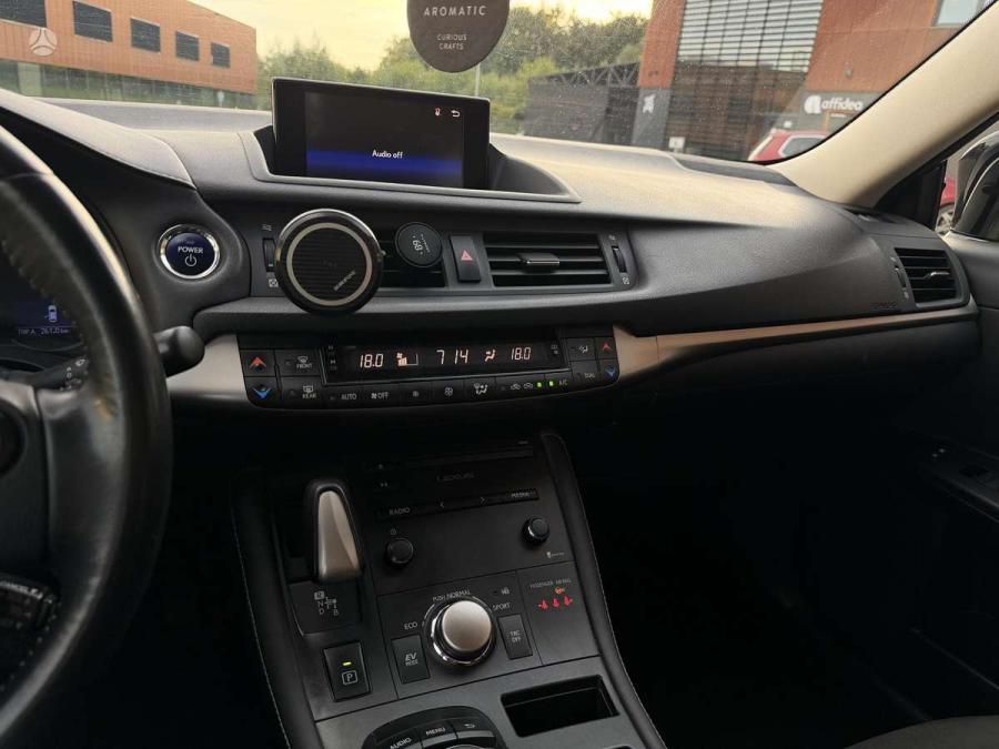 Melns Lexus CT 200h 2014 Klaipėda, ar dzinēja tilpumu 1.80 L un nobraukumu 330 tūkst. km par 11500 €, foto 18 vietnē AUTOMOTO.COM.LV