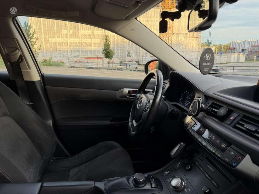 Melns Lexus CT 200h 2014 Klaipėda, ar dzinēja tilpumu 1.80 L un nobraukumu 330 tūkst. km par 11500 €, foto 24 vietnē AUTOMOTO.COM.LV