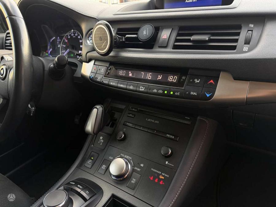 Melns Lexus CT 200h 2014 Klaipėda, ar dzinēja tilpumu 1.80 L un nobraukumu 330 tūkst. km par 11500 €, foto 25 vietnē AUTOMOTO.COM.LV