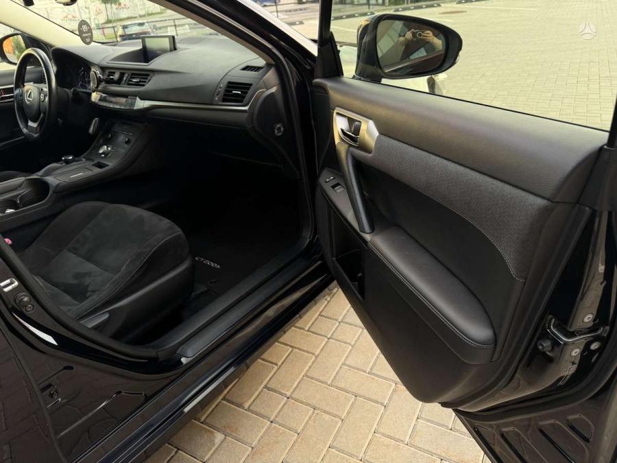 Melns Lexus CT 200h 2014 Klaipėda, ar dzinēja tilpumu 1.80 L un nobraukumu 330 tūkst. km par 11500 €, foto 27 vietnē AUTOMOTO.COM.LV
