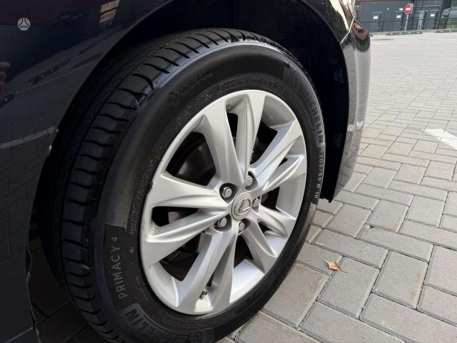 Melns Lexus CT 200h 2014 Klaipėda, ar dzinēja tilpumu 1.80 L un nobraukumu 330 tūkst. km par 11500 €, foto 28 vietnē AUTOMOTO.COM.LV