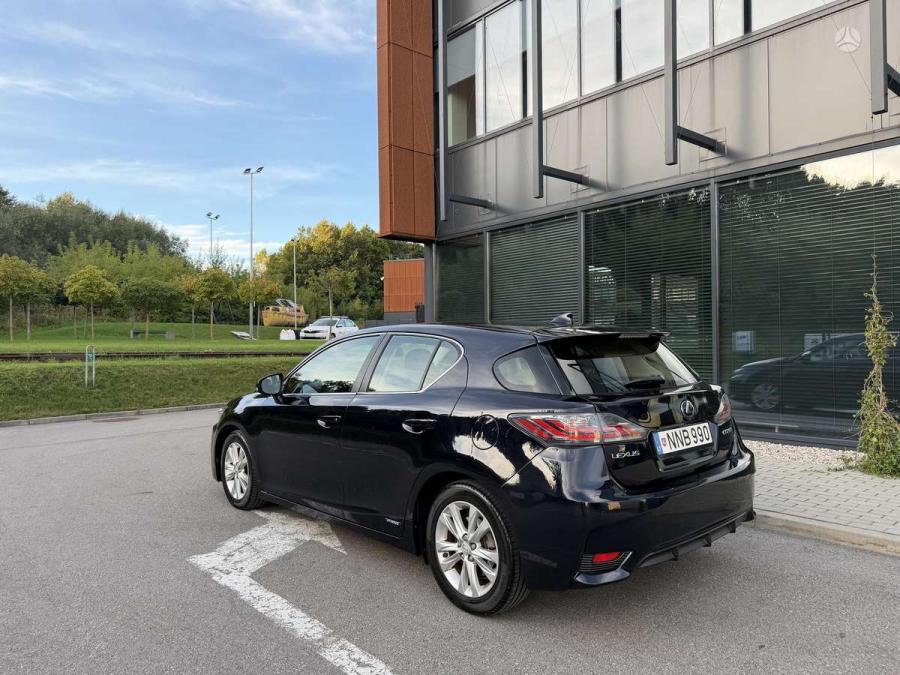 Melns Lexus CT 200h 2014 Klaipėda, ar dzinēja tilpumu 1.80 L un nobraukumu 330 tūkst. km par 11500 €, foto 33 vietnē AUTOMOTO.COM.LV