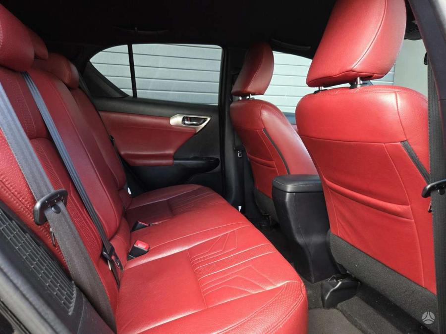 Melns Lexus CT 200h 2014 Kauņa, ar dzinēja tilpumu 1.80 L un nobraukumu 250 tūkst. km par 10999 €, foto 13 vietnē AUTOMOTO.COM.LV