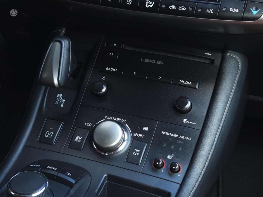 Melns Lexus CT 200h 2014 Kauņa, ar dzinēja tilpumu 1.80 L un nobraukumu 250 tūkst. km par 10999 €, foto 19 vietnē AUTOMOTO.COM.LV