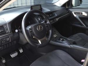 Черный Лексус CT 200h 2014 в Каунас, объемом двигателя 1.80 л и пробегом 300 тыс. км за 9500 €, фото 13 на AUTOMOTO.COM.LV
