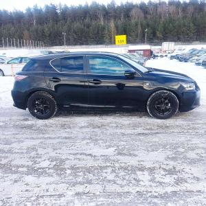 Black Lexus CT 200h 2015 in Vilnius, with an engine capacity of 1.80 L and mileage of 280 thousand km for 10400 €, photo 5 on AUTOMOTO.COM.LV