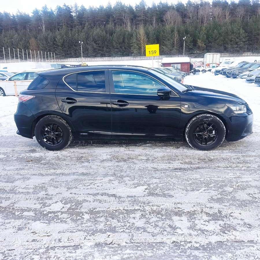 Black Lexus CT 200h 2015 in Vilnius, with an engine capacity of 1.80 L and mileage of 280 thousand km for 10400 €, photo 5 on AUTOMOTO.COM.LV