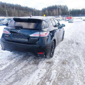 Black Lexus CT 200h 2015 in Vilnius, with an engine capacity of 1.80 L and mileage of 280 thousand km for 10400 €, photo 6 on AUTOMOTO.COM.LV