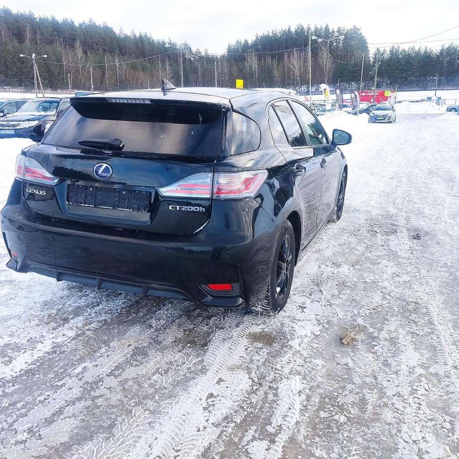 Black Lexus CT 200h 2015 in Vilnius, with an engine capacity of 1.80 L and mileage of 280 thousand km for 10400 €, photo 6 on AUTOMOTO.COM.LV