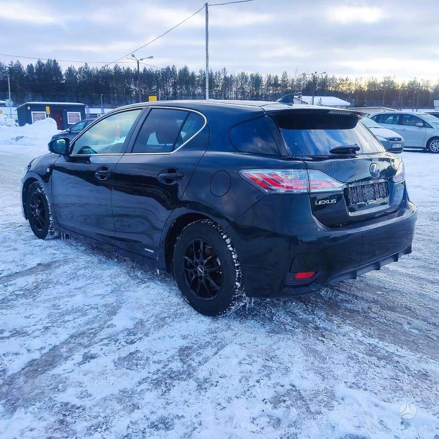 Black Lexus CT 200h 2015 in Vilnius, with an engine capacity of 1.80 L and mileage of 280 thousand km for 10400 €, photo 8 on AUTOMOTO.COM.LV