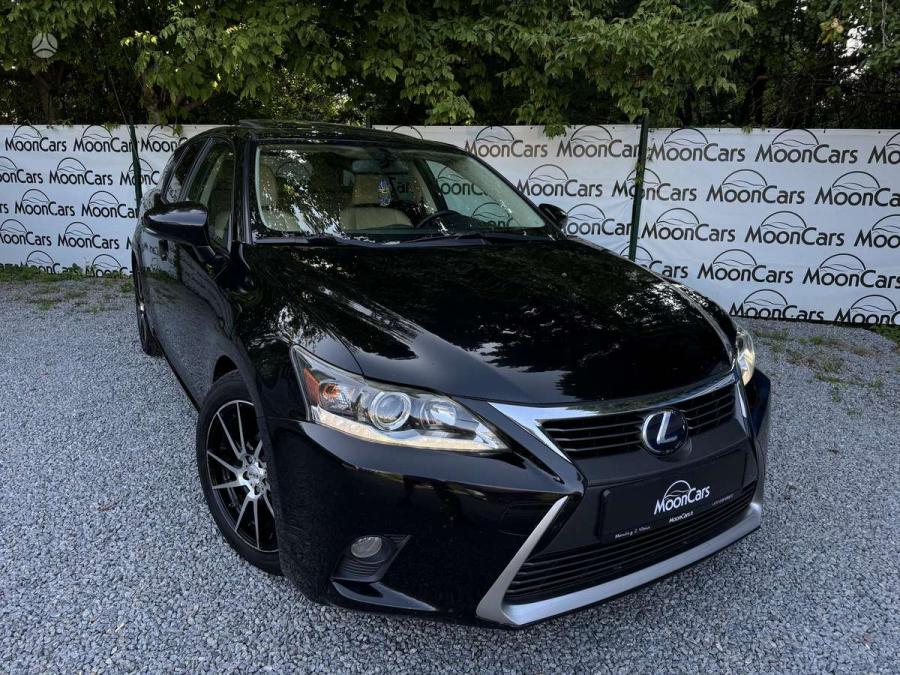 Black Lexus CT 200h 2015 in Vilnius, with an engine capacity of 1.80 L and mileage of 149 thousand km for 10500 €, photo 3 on AUTOMOTO.COM.LV