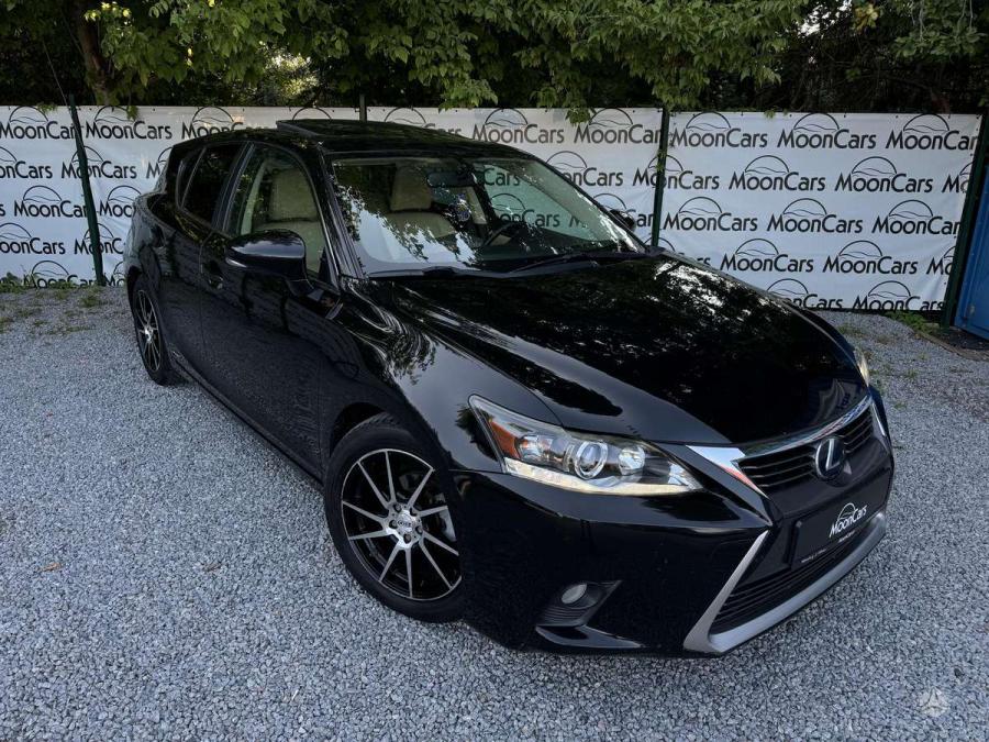 Black Lexus CT 200h 2015 in Vilnius, with an engine capacity of 1.80 L and mileage of 149 thousand km for 10500 €, photo 4 on AUTOMOTO.COM.LV