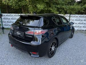 Black Lexus CT 200h 2015 in Vilnius, with an engine capacity of 1.80 L and mileage of 149 thousand km for 10500 €, photo 7 on AUTOMOTO.COM.LV