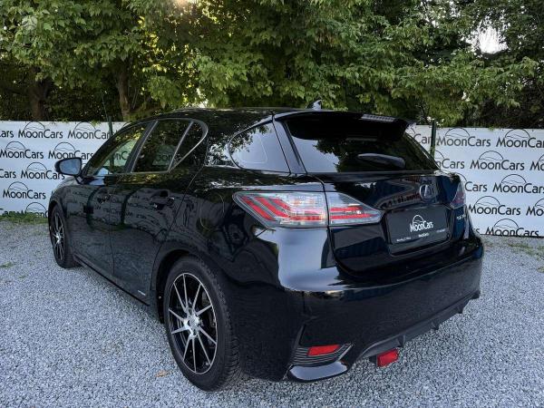 Melns Lexus CT 200h 2015 Viļņa, ar dzinēja tilpumu 1.80 L un nobraukumu 149 tūkst. km par 10500 €, foto 7 vietnē AUTOMOTO.COM.LV