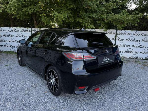 Melns Lexus CT 200h 2015 Viļņa, ar dzinēja tilpumu 1.80 L un nobraukumu 149 tūkst. km par 10500 €, foto 8 vietnē AUTOMOTO.COM.LV