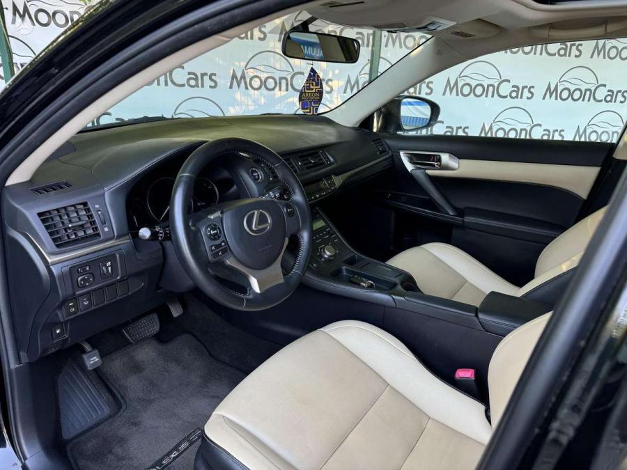 Black Lexus CT 200h 2015 in Vilnius, with an engine capacity of 1.80 L and mileage of 149 thousand km for 10500 €, photo 12 on AUTOMOTO.COM.LV