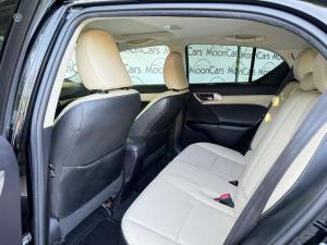 Black Lexus CT 200h 2015 in Vilnius, with an engine capacity of 1.80 L and mileage of 149 thousand km for 10500 €, photo 13 on AUTOMOTO.COM.LV