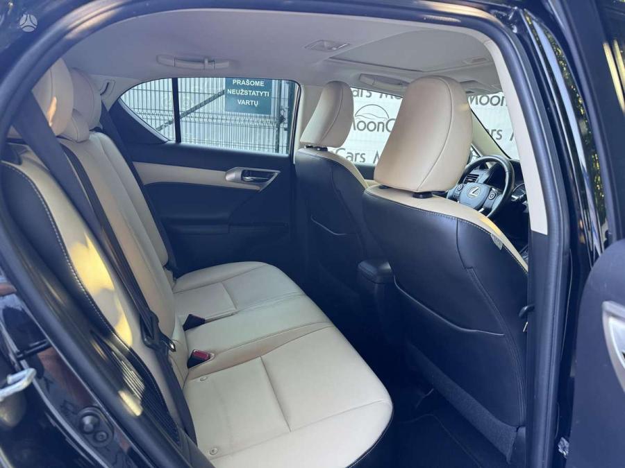 Black Lexus CT 200h 2015 in Vilnius, with an engine capacity of 1.80 L and mileage of 149 thousand km for 10500 €, photo 14 on AUTOMOTO.COM.LV