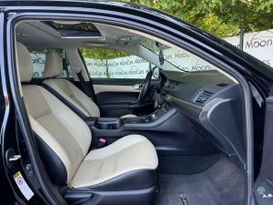 Black Lexus CT 200h 2015 in Vilnius, with an engine capacity of 1.80 L and mileage of 149 thousand km for 10500 €, photo 17 on AUTOMOTO.COM.LV