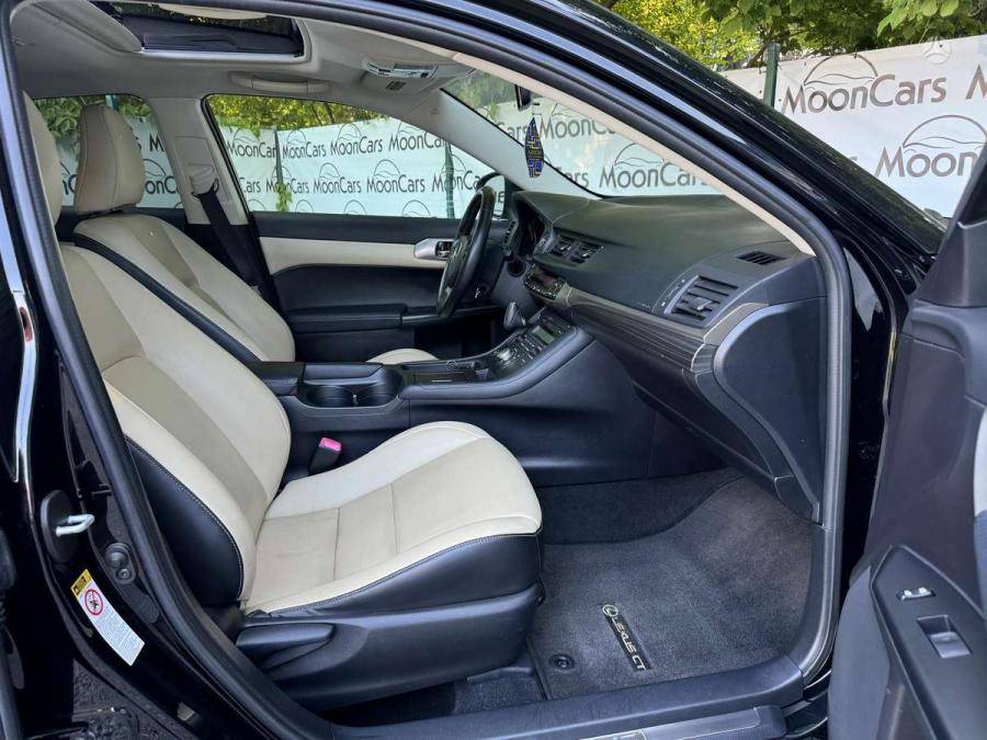 Black Lexus CT 200h 2015 in Vilnius, with an engine capacity of 1.80 L and mileage of 149 thousand km for 10500 €, photo 18 on AUTOMOTO.COM.LV