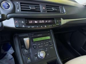 Black Lexus CT 200h 2015 in Vilnius, with an engine capacity of 1.80 L and mileage of 149 thousand km for 10500 €, photo 22 on AUTOMOTO.COM.LV