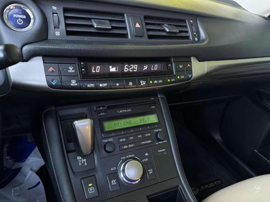 Black Lexus CT 200h 2015 in Vilnius, with an engine capacity of 1.80 L and mileage of 149 thousand km for 10500 €, photo 22 on AUTOMOTO.COM.LV