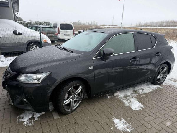 Black Lexus CT 200h 2016 in Kaunas, with an engine capacity of 1.80 L and mileage of 149 thousand km for 13200 €, photo 2 on AUTOMOTO.COM.LV