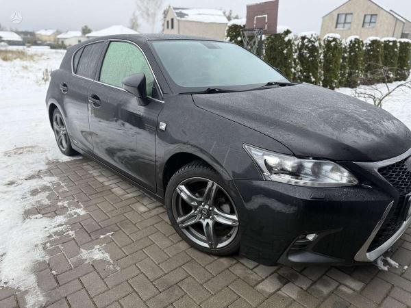 Black Lexus CT 200h 2016 in Kaunas, with an engine capacity of 1.80 L and mileage of 149 thousand km for 13200 €, photo 3 on AUTOMOTO.COM.LV