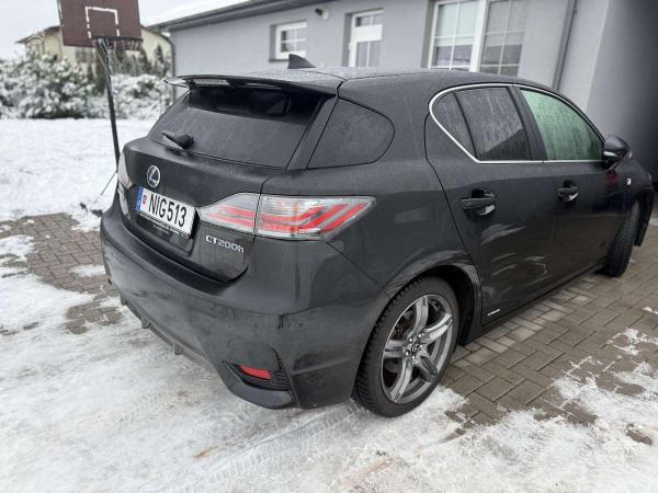 Black Lexus CT 200h 2016 in Kaunas, with an engine capacity of 1.80 L and mileage of 149 thousand km for 13200 €, photo 5 on AUTOMOTO.COM.LV