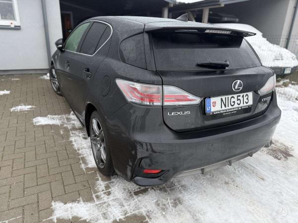 Black Lexus CT 200h 2016 in Kaunas, with an engine capacity of 1.80 L and mileage of 149 thousand km for 13200 €, photo 7 on AUTOMOTO.COM.LV