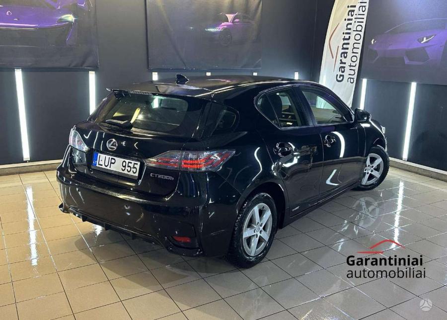 Melns Lexus CT 200h 2016 Viļņa, ar dzinēja tilpumu 1.80 L un nobraukumu 211 tūkst. km par 10950 €, foto 2 vietnē AUTOMOTO.COM.LV