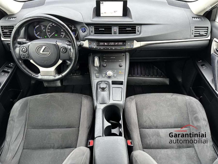 Melns Lexus CT 200h 2016 Viļņa, ar dzinēja tilpumu 1.80 L un nobraukumu 211 tūkst. km par 10950 €, foto 3 vietnē AUTOMOTO.COM.LV
