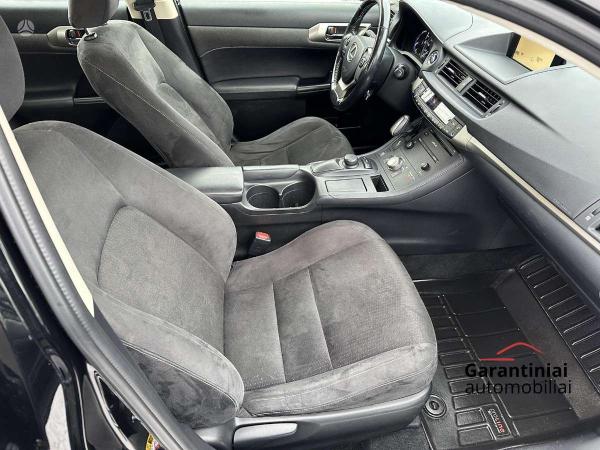 Melns Lexus CT 200h 2016 Viļņa, ar dzinēja tilpumu 1.80 L un nobraukumu 211 tūkst. km par 10950 €, foto 4 vietnē AUTOMOTO.COM.LV