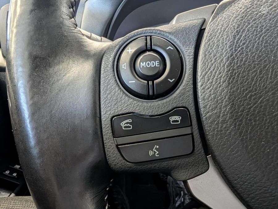 Black Lexus CT 200h 2018 in Kaunas, with an engine capacity of 1.80 L and mileage of 161 thousand km for 16300 €, photo 10 on AUTOMOTO.COM.LV