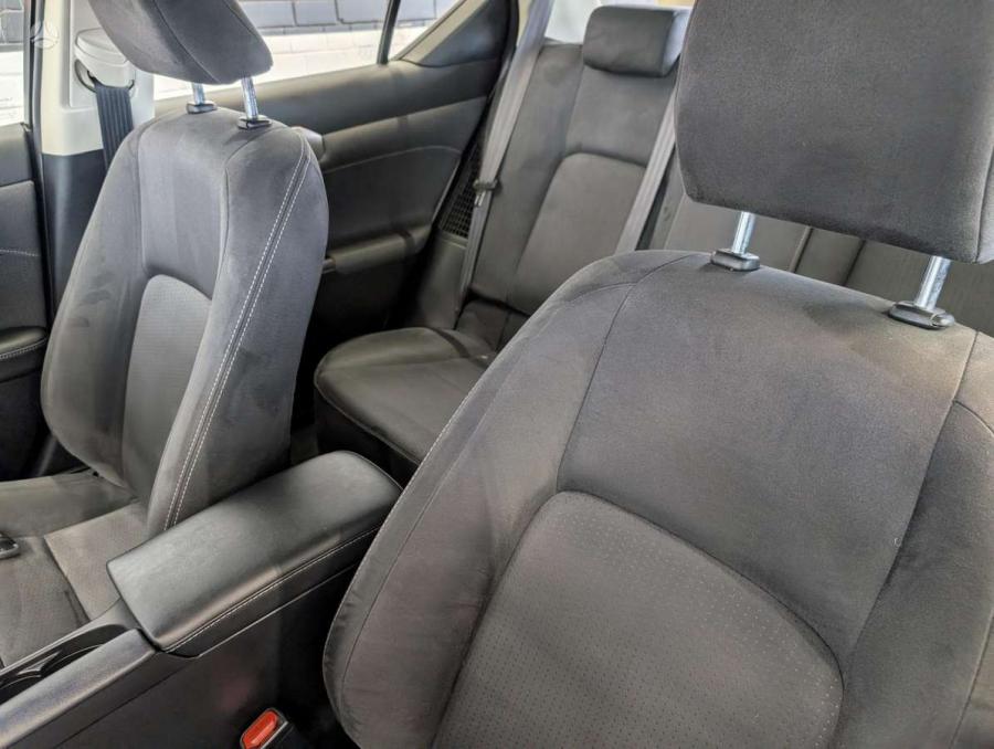 Black Lexus CT 200h 2018 in Kaunas, with an engine capacity of 1.80 L and mileage of 161 thousand km for 16300 €, photo 12 on AUTOMOTO.COM.LV