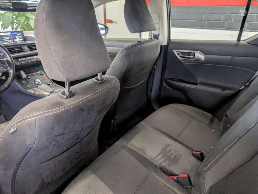 Black Lexus CT 200h 2018 in Kaunas, with an engine capacity of 1.80 L and mileage of 161 thousand km for 16300 €, photo 13 on AUTOMOTO.COM.LV