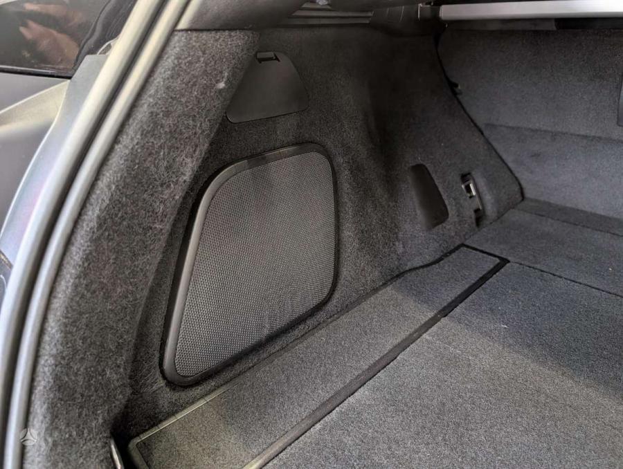 Black Lexus CT 200h 2018 in Kaunas, with an engine capacity of 1.80 L and mileage of 161 thousand km for 16300 €, photo 16 on AUTOMOTO.COM.LV