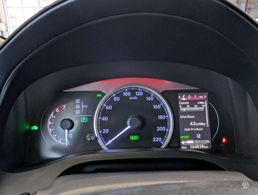 Black Lexus CT 200h 2018 in Kaunas, with an engine capacity of 1.80 L and mileage of 161 thousand km for 16300 €, photo 19 on AUTOMOTO.COM.LV