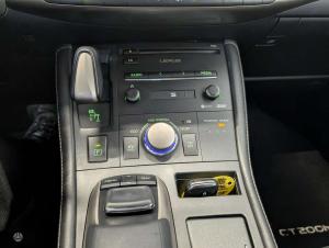 Black Lexus CT 200h 2018 in Kaunas, with an engine capacity of 1.80 L and mileage of 161 thousand km for 16300 €, photo 24 on AUTOMOTO.COM.LV
