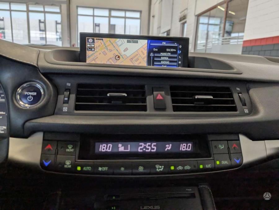 Black Lexus CT 200h 2018 in Kaunas, with an engine capacity of 1.80 L and mileage of 161 thousand km for 16300 €, photo 25 on AUTOMOTO.COM.LV