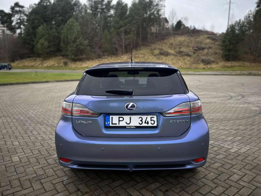 Blue Lexus CT 200h 2011 in Vilnius, with an engine capacity of 1.80 L and mileage of 311 thousand km for 9000 €, photo 5 on AUTOMOTO.COM.LV