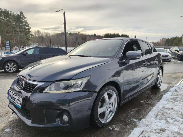 Blue Lexus CT 200h 2011 in Vilnius, with an engine capacity of 1.80 L and mileage of 284 thousand km for 5400 €, photo 1 on AUTOMOTO.COM.LV
