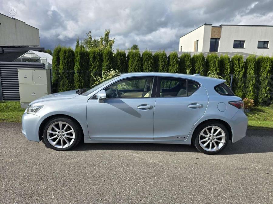 Zils Lexus CT 200h 2011 Viļņa, ar dzinēja tilpumu 1.80 L un nobraukumu 274 tūkst. km par 7950 €, foto 3 vietnē AUTOMOTO.COM.LV