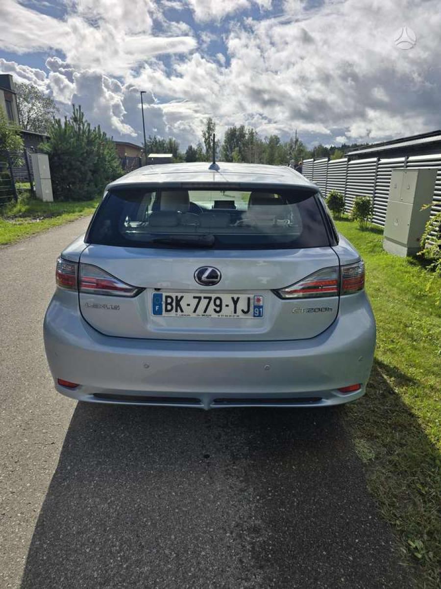 Zils Lexus CT 200h 2011 Viļņa, ar dzinēja tilpumu 1.80 L un nobraukumu 274 tūkst. km par 7950 €, foto 5 vietnē AUTOMOTO.COM.LV