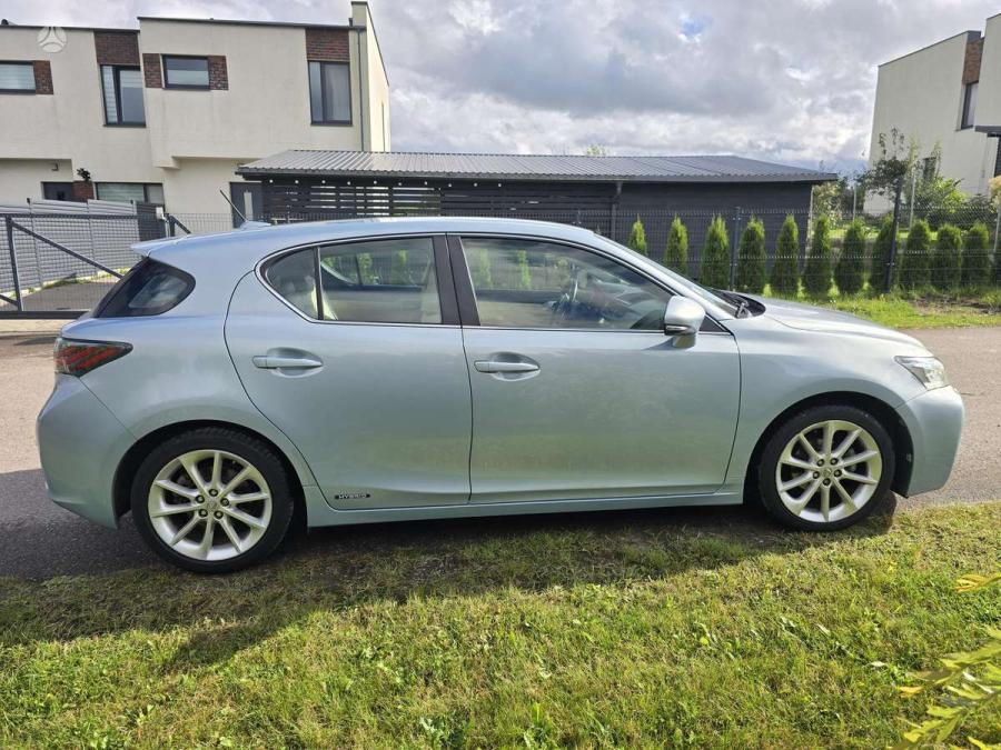 Zils Lexus CT 200h 2011 Viļņa, ar dzinēja tilpumu 1.80 L un nobraukumu 274 tūkst. km par 7950 €, foto 7 vietnē AUTOMOTO.COM.LV