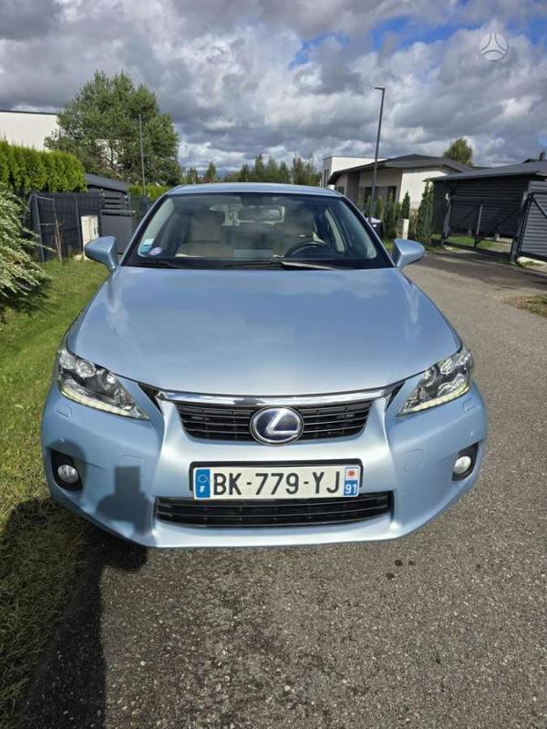Blue Lexus CT 200h 2011 in Vilnius, with an engine capacity of 1.80 L and mileage of 274 thousand km for 7950 €, photo 9 on AUTOMOTO.COM.LV