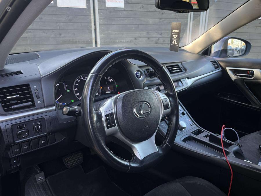 Blue Lexus CT 200h 2011 in Vilnius, with an engine capacity of 1.80 L and mileage of 321 thousand km for 7900 €, photo 6 on AUTOMOTO.COM.LV