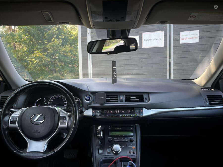 Blue Lexus CT 200h 2011 in Vilnius, with an engine capacity of 1.80 L and mileage of 321 thousand km for 7900 €, photo 7 on AUTOMOTO.COM.LV